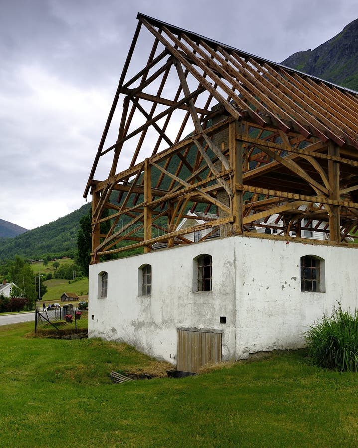 Timber Frame House Structure Stock Image - Image of hills, grass: 75686829