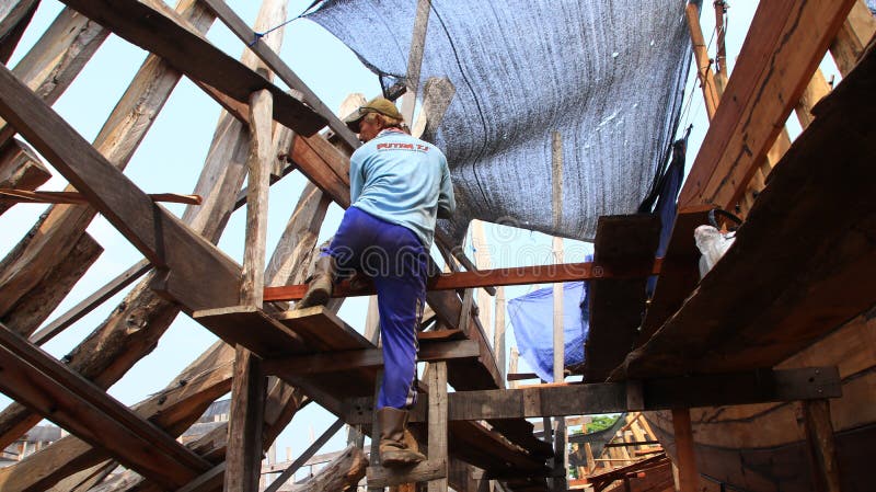 Timber Shipbuilder Working while Working Editorial Photo - Image of ...