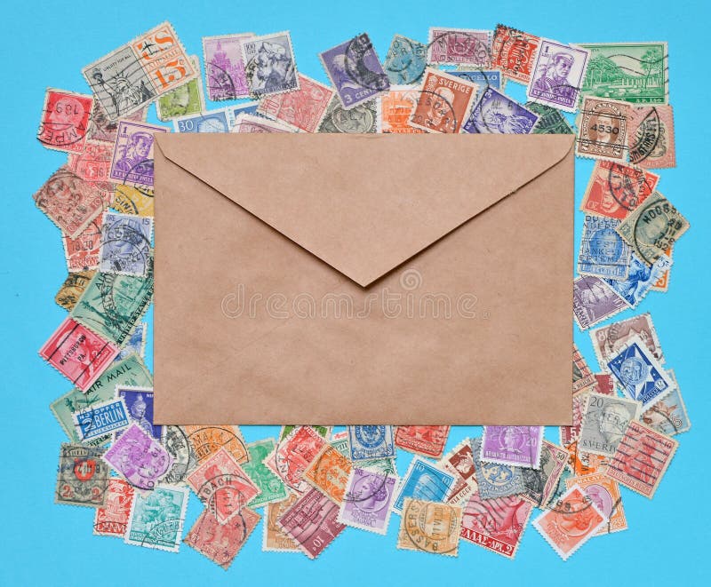Timbres et enveloppe brune photo stock éditorial. Image du collage ...