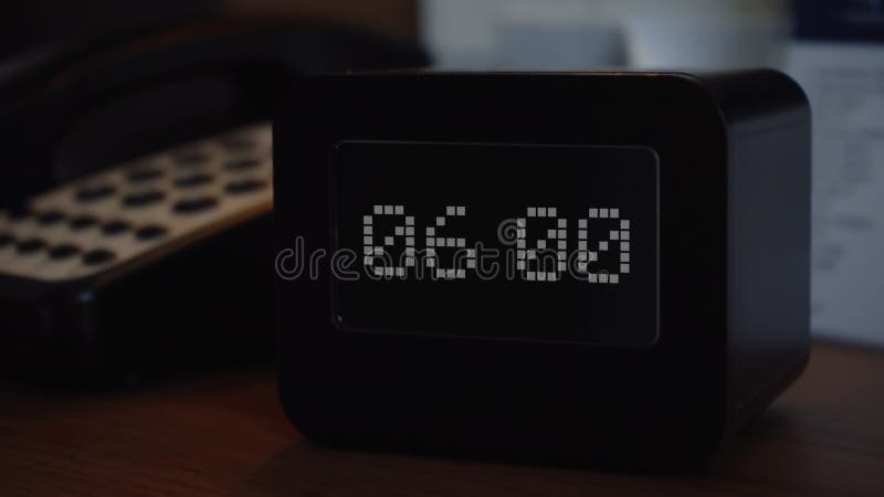 Time 06:00 on the clock stock footage. Video of reminder - 268509936