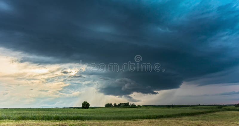Time Lapse of Tornado Warned Supercell Storm Rolling through the Fields ...