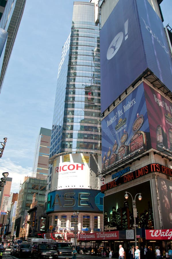 Largest Digital Billboard in Times Square Editorial Image - Image of ...