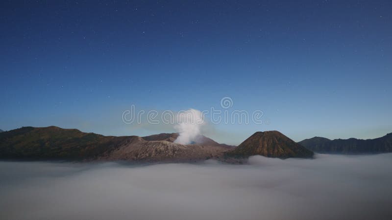 Timelapse of Star Rotate Over Sea of Cloud, Bromo Volcano, East Java ...