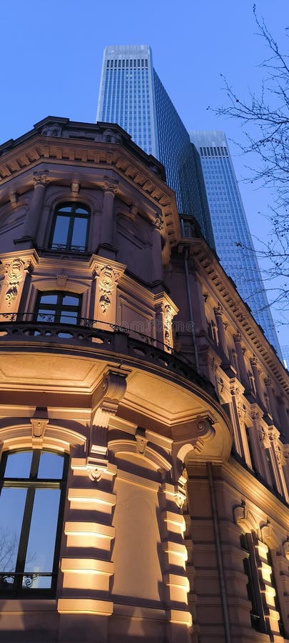 Timeless Architecture Meets Modern Skyscrapers: a Contrast of Eras ...