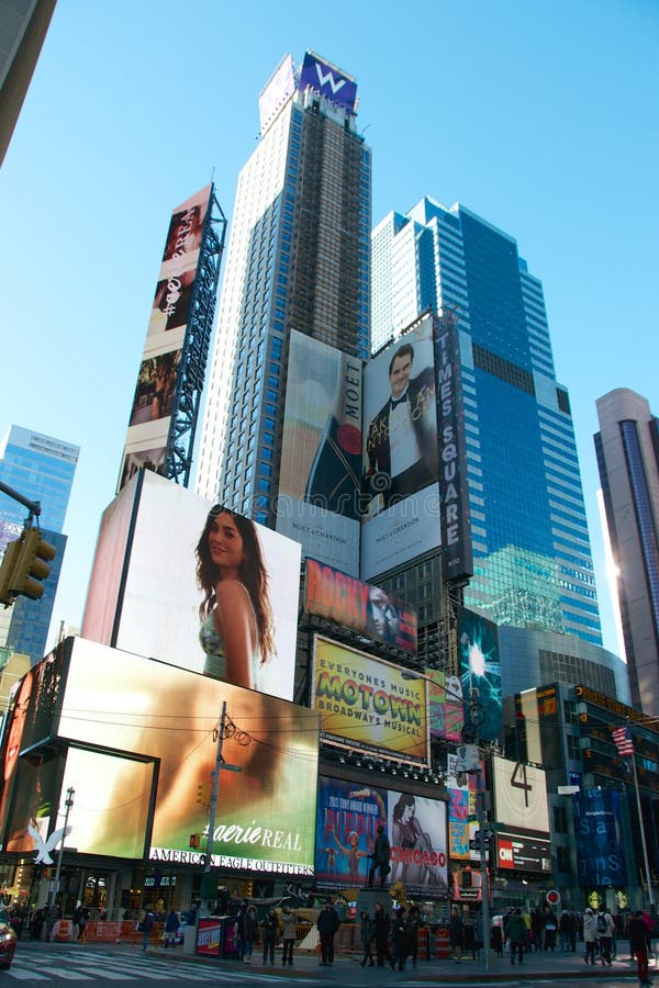 Times Square image éditorial. Image du compagnie, downtown - 38990635