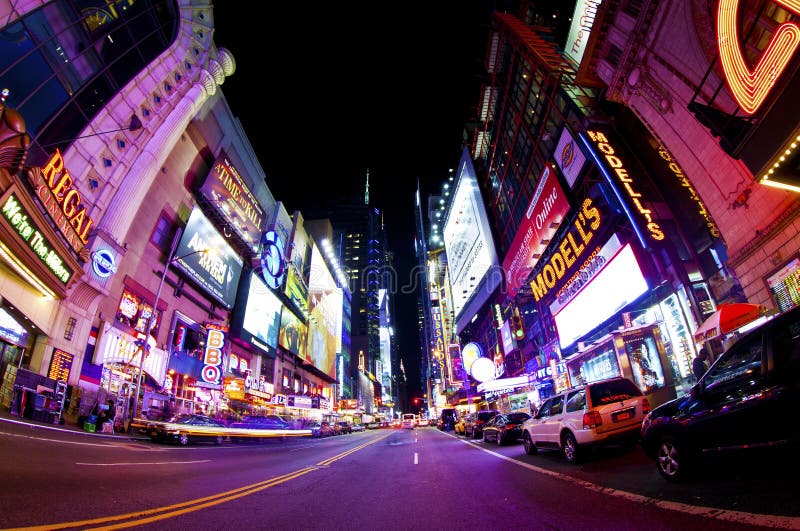 Times Square em a noite imagem de stock editorial. Imagem de luzes ...
