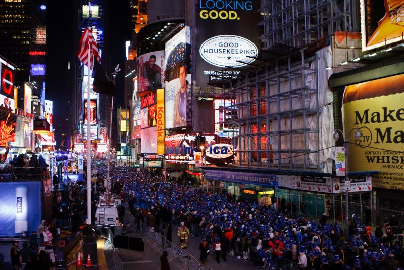 Times Square Crowds editorial image. Image of seventh - 7607365