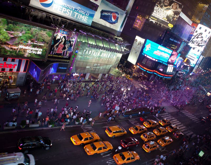 Times Square em a noite imagem editorial. Imagem de outdoors - 22449635