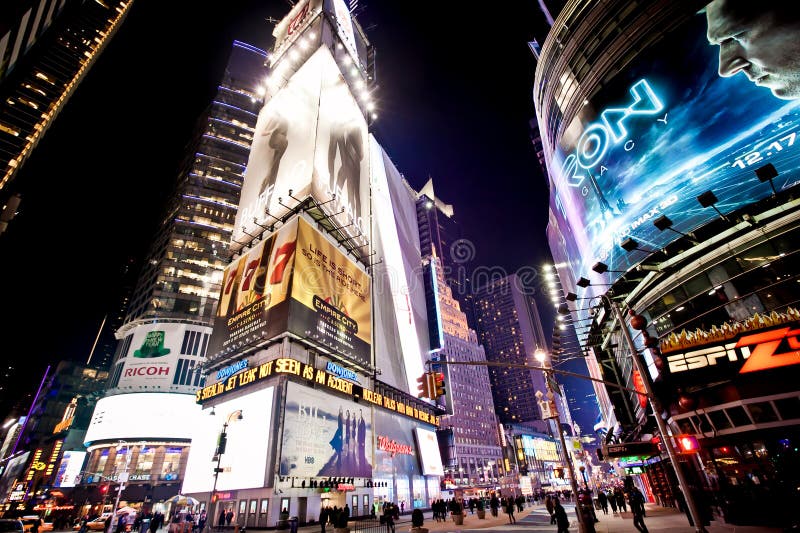 Times Square la nuit photo éditorial. Image du illuminé - 18470676