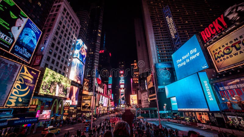 Times Square em a noite imagem de stock editorial. Imagem de energia ...