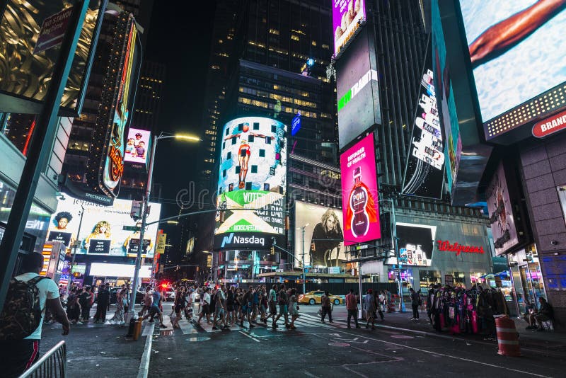 Times Square Na Noite Em New York City, EUA Fotografia Editorial ...