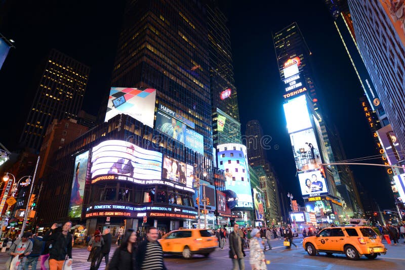 Times Square Na Noite, New York City Fotografia Editorial - Imagem de ...