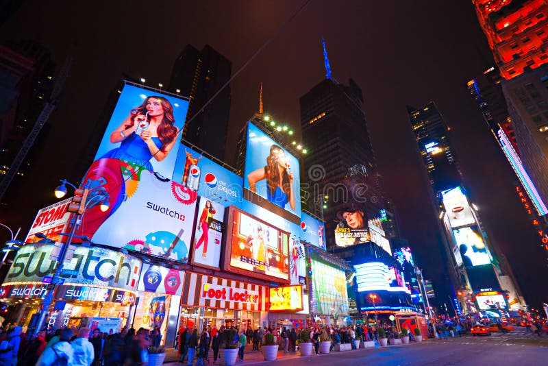 Times Square De Nuit à New York, Etats-Unis Photo stock éditorial ...