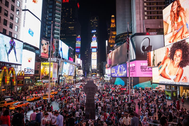 Time square buildings editorial image. Image of showing - 151354185