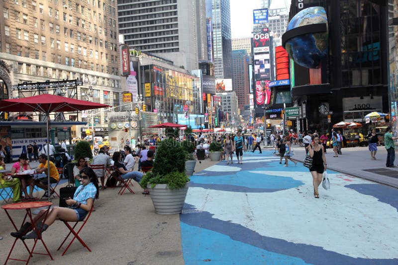 Times Square of Toronto editorial photography. Image of canada - 12963007