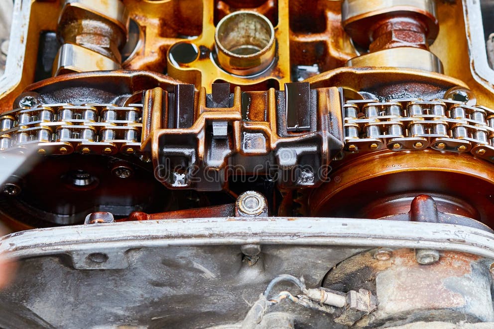 Timing chain of car engine stock image. Image of lubricant - 248321035