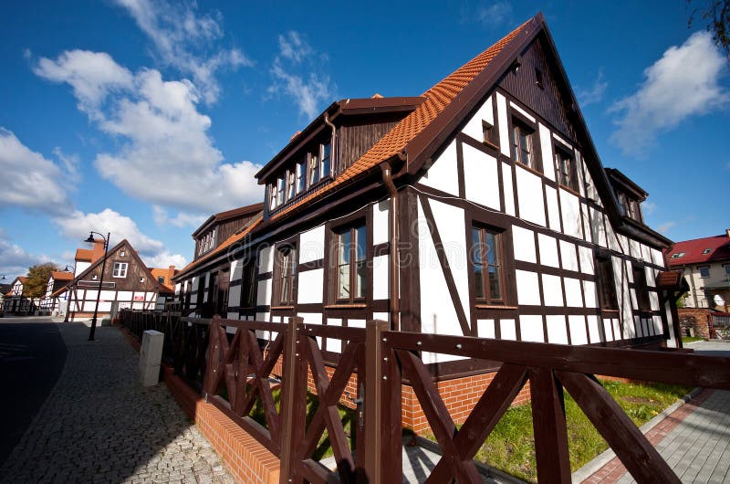 Timmerhus i Polen, Ustka fotografering för bildbyråer. Bild av torn ...