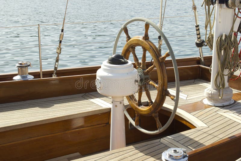 Timone della barca a vela immagine stock. Immagine di direzione - 42350275