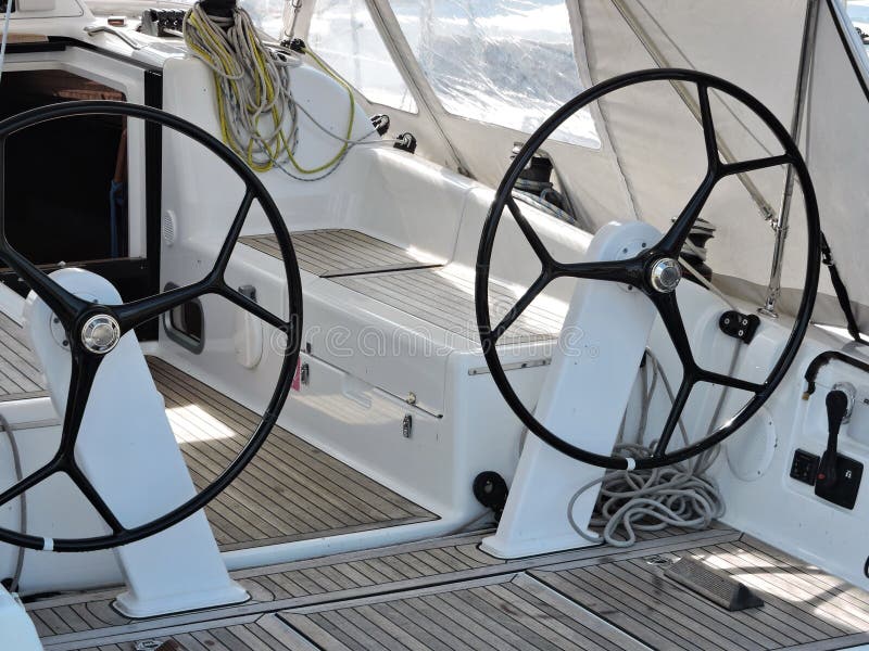 Timone della nave immagine stock. Immagine di porto, barca - 47368833
