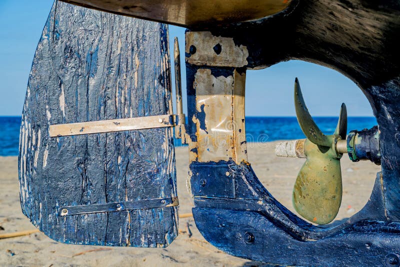 Timone Sulla Vecchia Barca a Remi Di Legno Fotografia Stock - Immagine ...