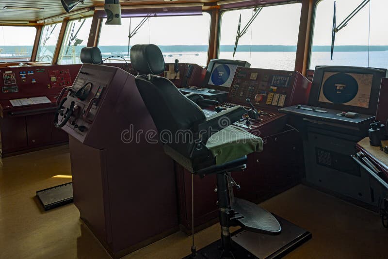 Équipement Dans La Timonerie Du Bateau Photo stock - Image du nautique ...