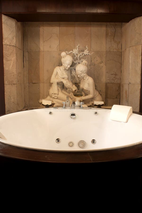 Tina de Jacuzzi. foto de archivo. Imagen de disfrute - 28517022