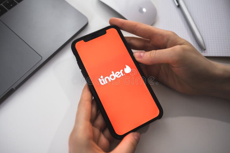 Tinder Logo on Smartphone Screen Editorial Photography - Image of ...