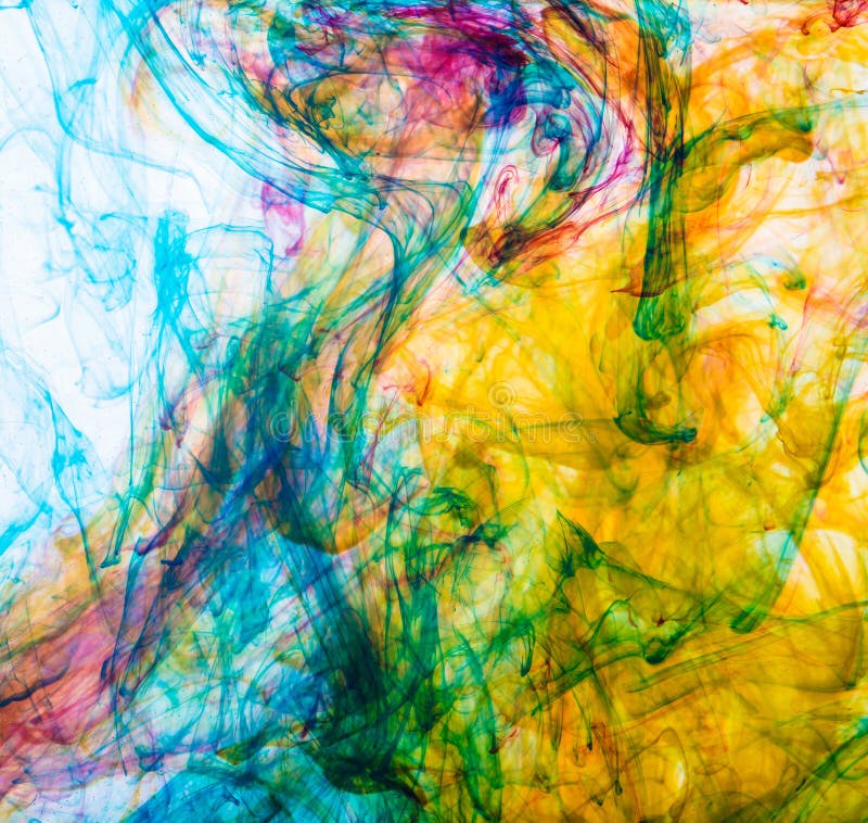 Tinta colorida en agua foto de archivo. Imagen de estudio - 38346218