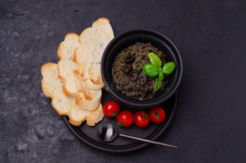 Tinta negra tradicional imagen de archivo. Imagen de antipasto - 156709321