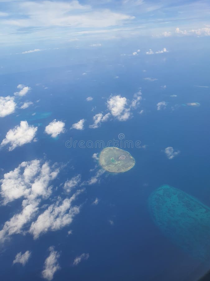 Tiny Island in the Sun Middle of Ocean Stock Photo - Image of horizon ...