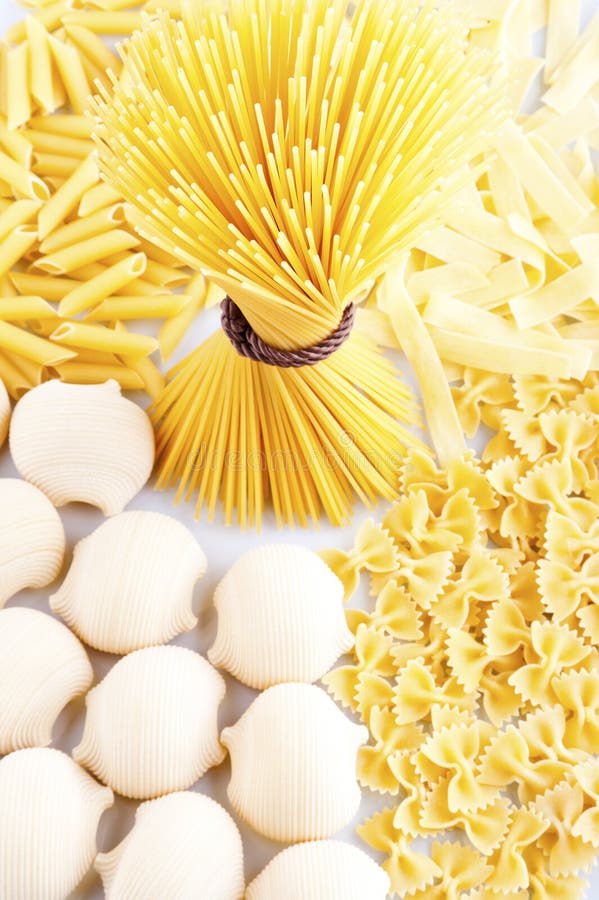 Tipi Differenti Di Paste. Pasta Del Grano Intero, Pasta Immagine Stock ...