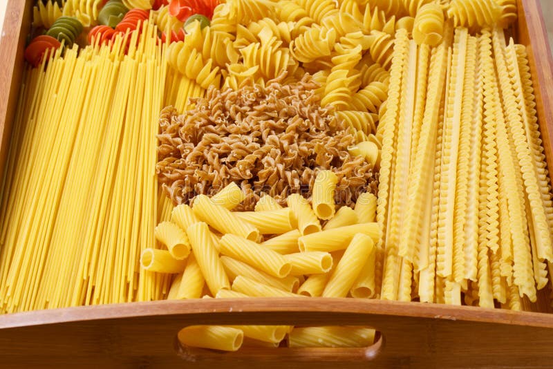 Tipi E Figure Differenti Di Paste Italiane Immagine Stock - Immagine di ...