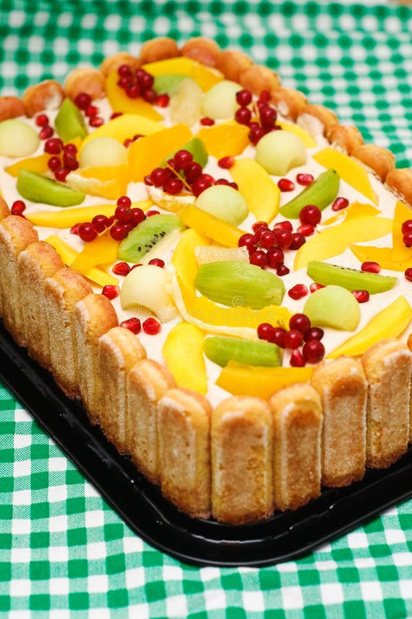 Tiramisu Con Las Frutas Exóticas Imagen de archivo - Imagen de granada ...