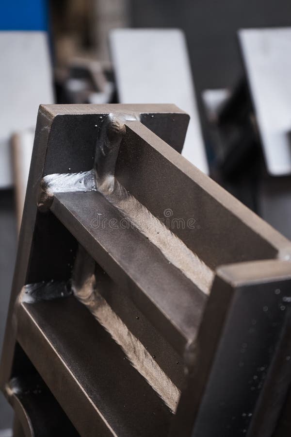 Tiro Vertical De Metal Soldado Imagem de Stock - Imagem de industrial ...