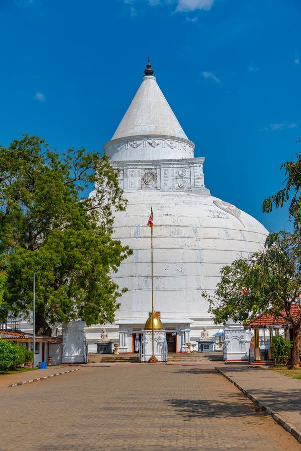 Tissamaharama Stupa at Sri Lanka Stock Image - Image of stupa, lanka ...