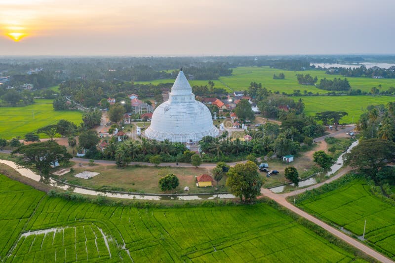 Tissamaharama Stupa at Sri Lanka Stock Image - Image of yala, ancient ...