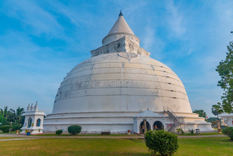 Tissamaharama Stupa at Sri Lanka Stock Image - Image of ancient ...