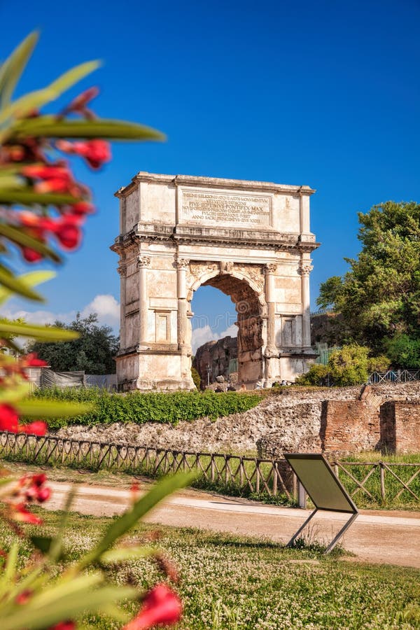 Titusbogen Auf Roman Forum in Rom, Italien Stockbild - Bild von ionen ...