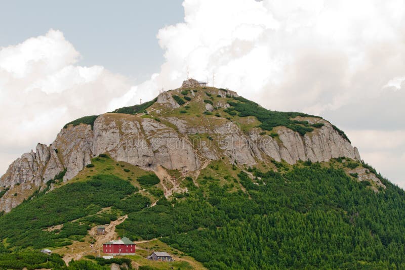 Toaca Peak (altitud) De 1904 M, CeahlÄu M Imagen de archivo - Imagen de ...