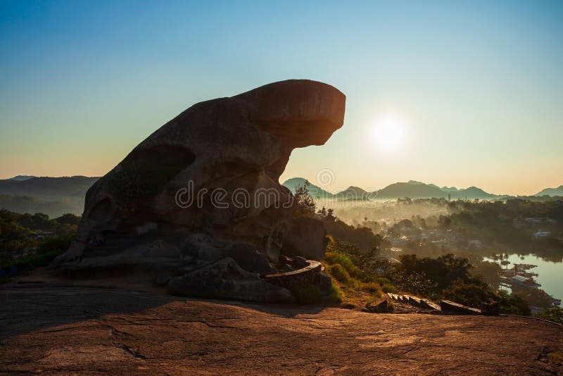 Toad Rock in Mount Abu, India Stock Image - Image of nature, boulder ...