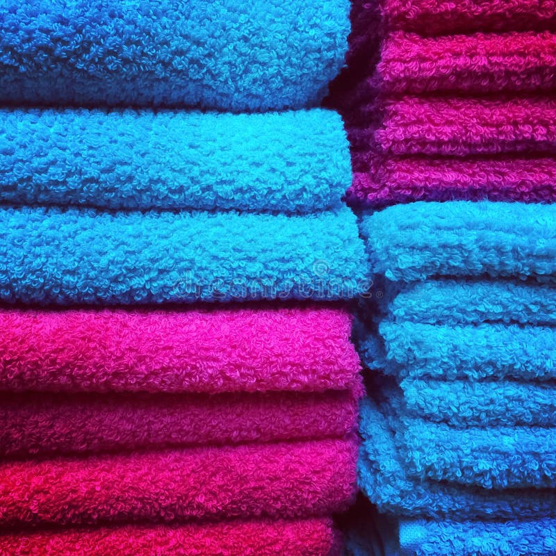 Toallas rojas y azules imagen de archivo. Imagen de nuevo - 40590161