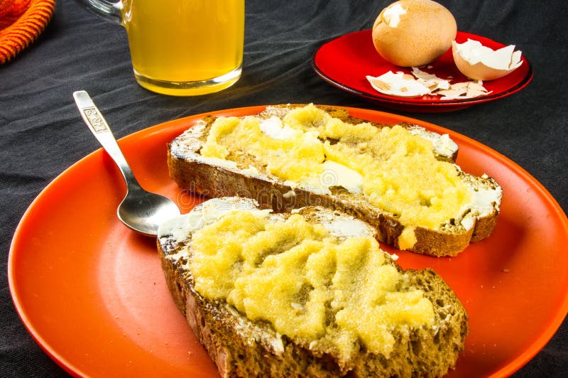 Toast, Eier und Bier stockbild. Bild von tuch, eier, abendessen - 72039051