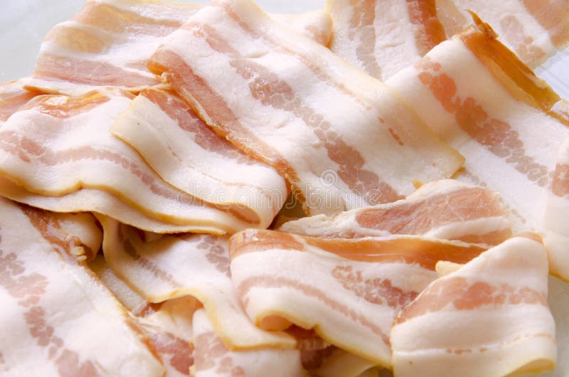Tocino rebanado fresco foto de archivo. Imagen de cocinero - 19563874