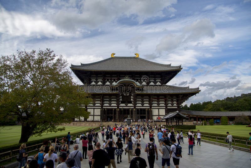Todaiji Tempel in Nara, Japan Redaktionelles Stockfoto - Bild von ...
