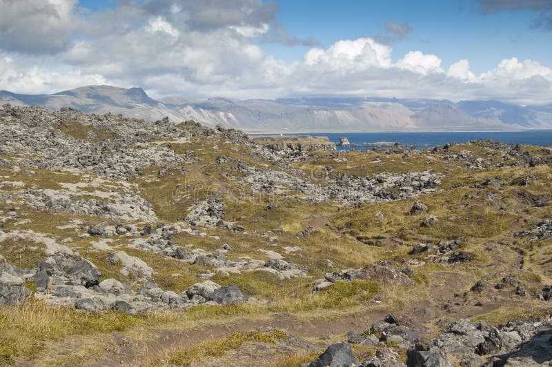 Toendra naast kust stock foto. Image of overzees, vulkanisch - 17760546