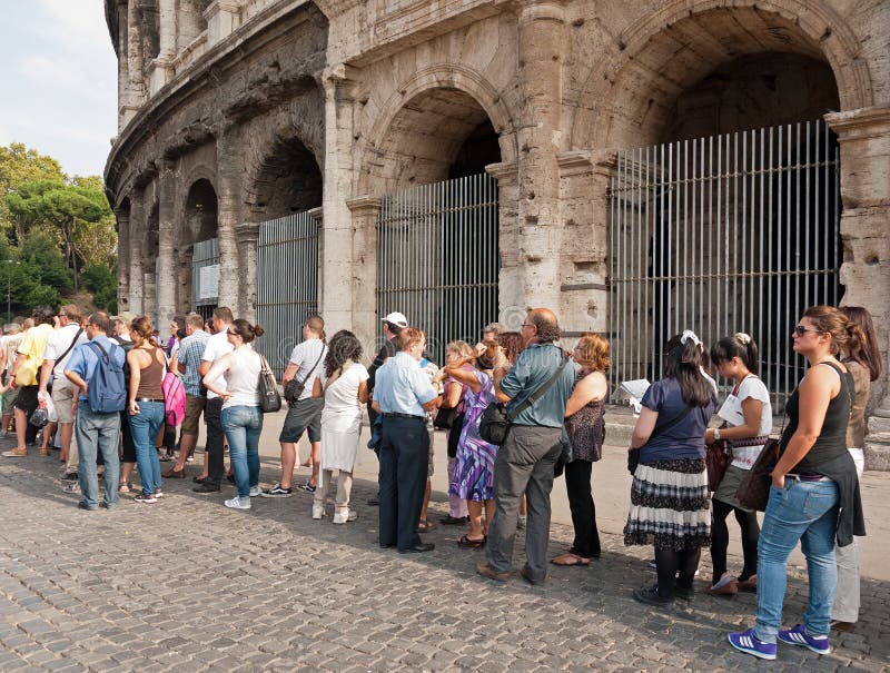 Toeristen in Colosseum, Rome Redactionele Foto - Image of italië ...