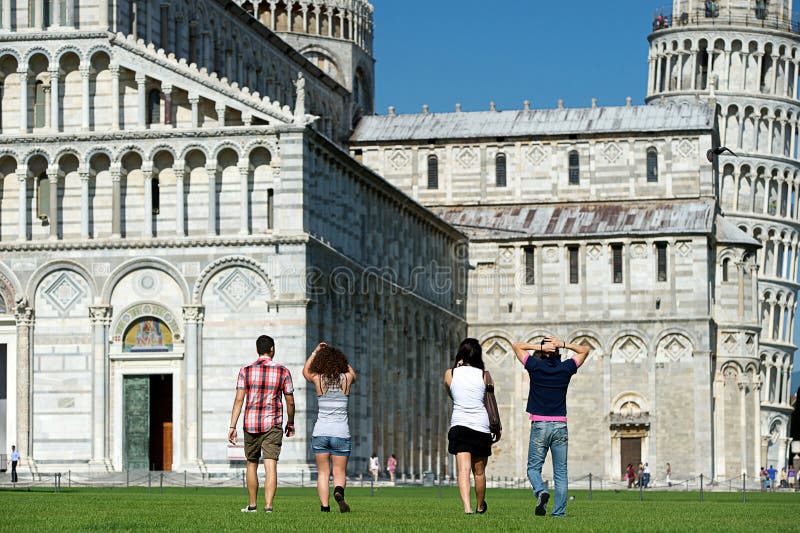 Toeristen in Pisa stock foto. Image of persoon, park - 26105108