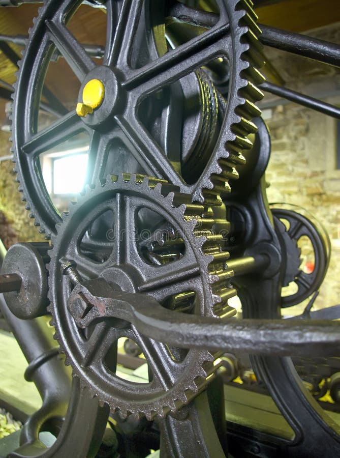 Oude Roestige Toestellen En Kettingoverbrenging Van Gebroken ...
