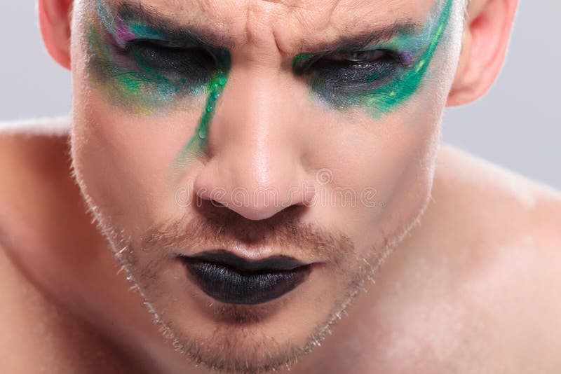 Toevallige Mens Met Bizarre Make-up Stock Foto - Image of manier, hoofd ...
