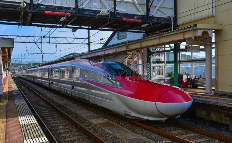 Iwate, Japón - Abril 27,2014: Trenes De Bala De Shinkansen De La Serie ...